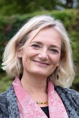 Victoria Finlay | Hachette UK