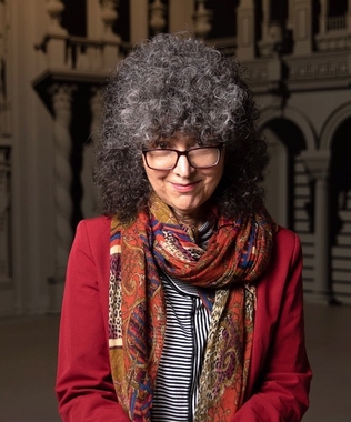 Caroline Lawrence | Hachette UK