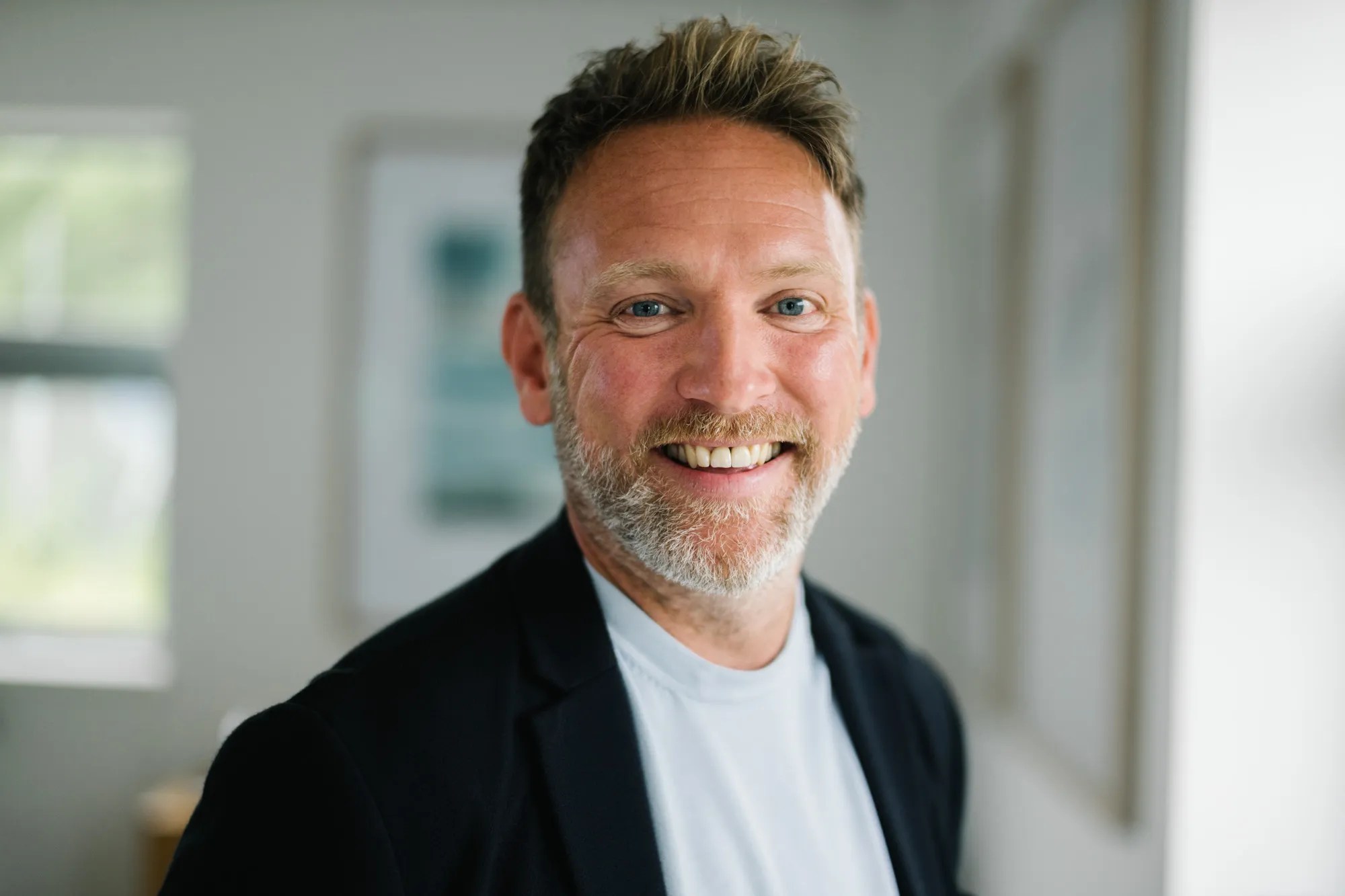 Phoenix International moves to Hachette Distribution | Hachette UK